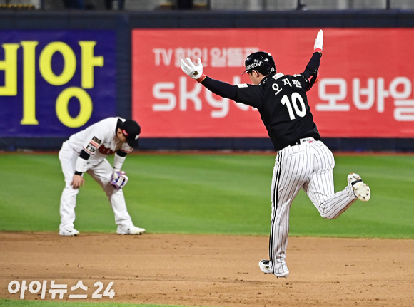 오지환 재역전 3점포 LG, KT에 뒤집기 승리 KS 2승 1패 리드