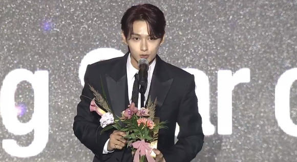 [28th BIFF] 문준휘, 인기상 수상 "세븐틴 곧 컴백, 응원해달라"