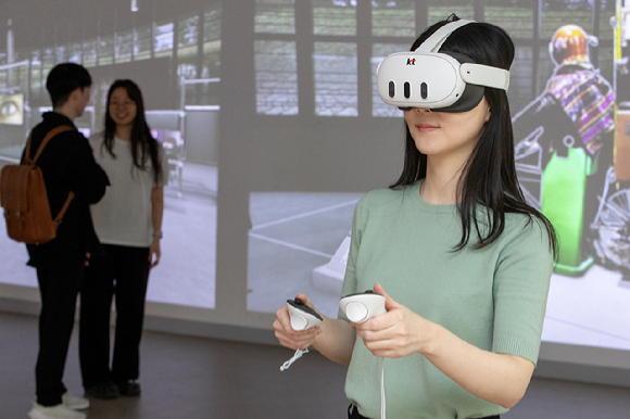 KT, 3D 생성형 AI 기술로 백남준 전시 구현